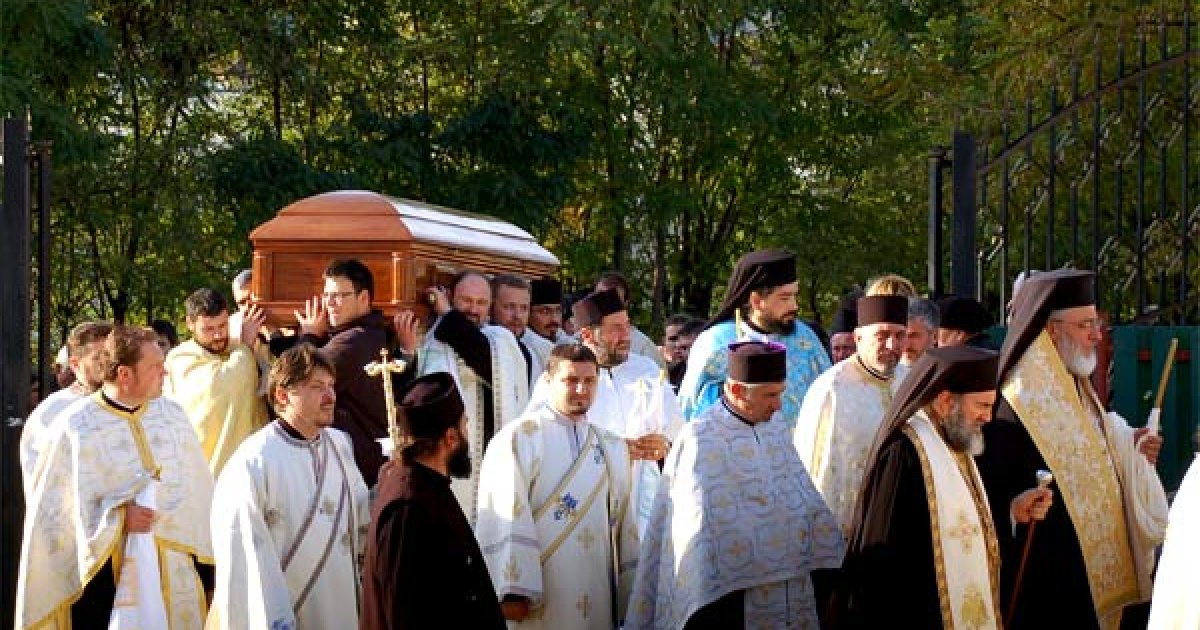 Preotul Dragoş Munteanu şi-a întrerupt cei 42 de ani de slujire