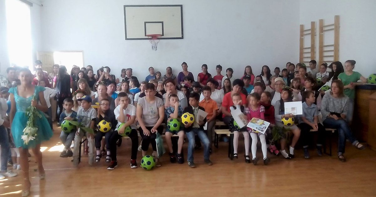 Premii și daruri pentru elevii din Părău, Brașov | Poza 1