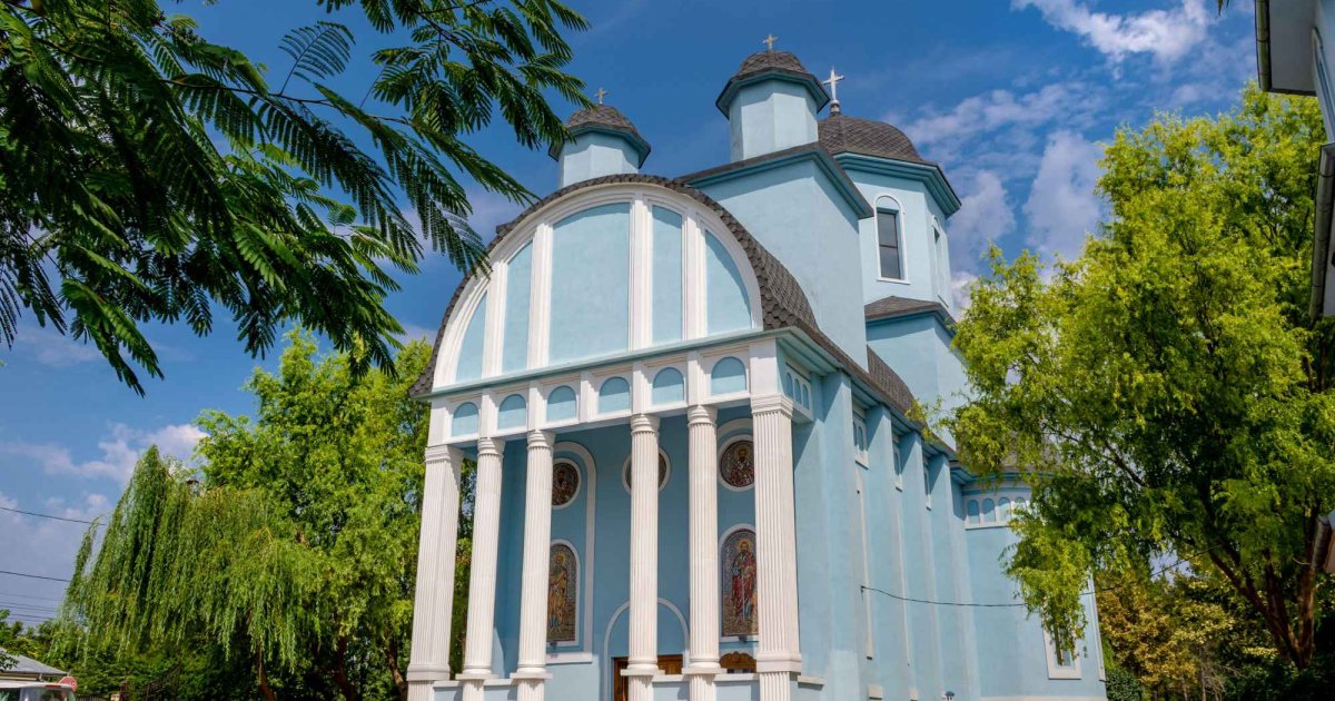 Biserica Albastră din Amara și elanul tinereții