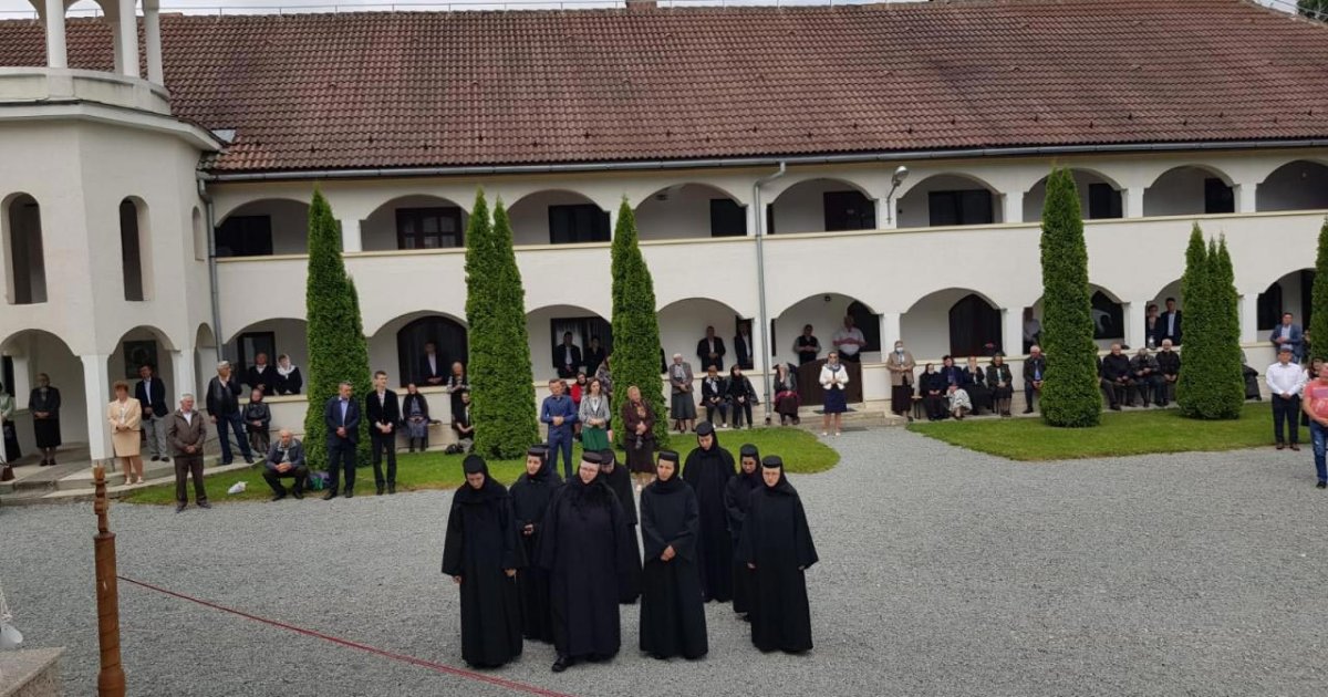 Hramul Mănăstirii „Martirii Neamului” de la Muncel, judeţul Alba | Poza 2