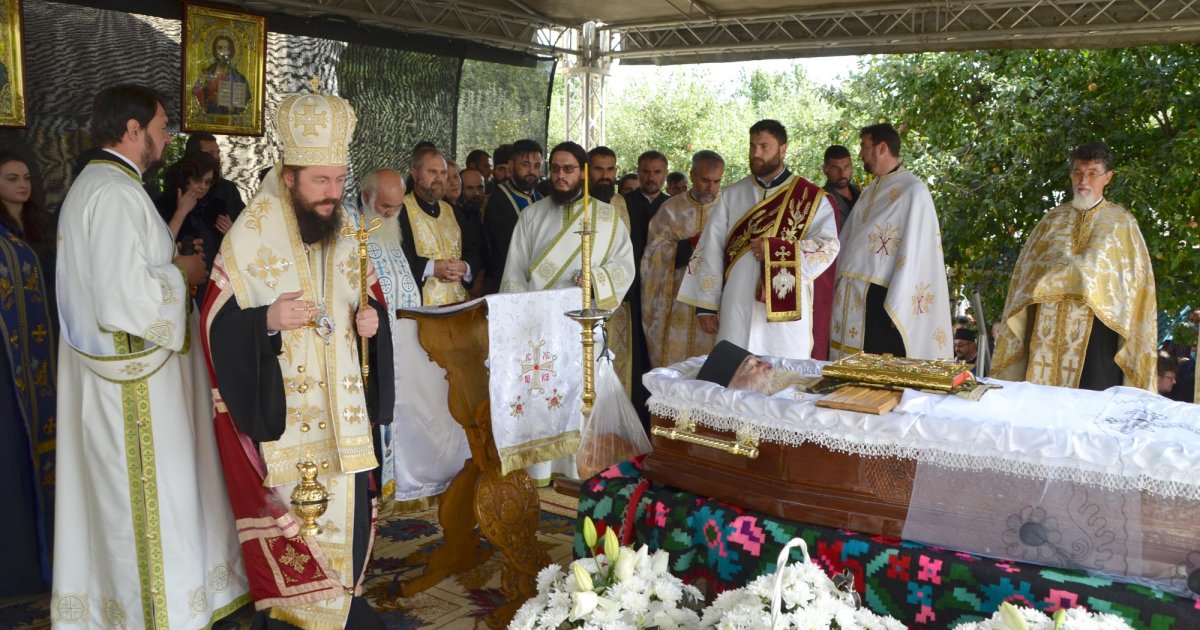 Părintele Alexandru Argatu a fost condus pe ultimul drum