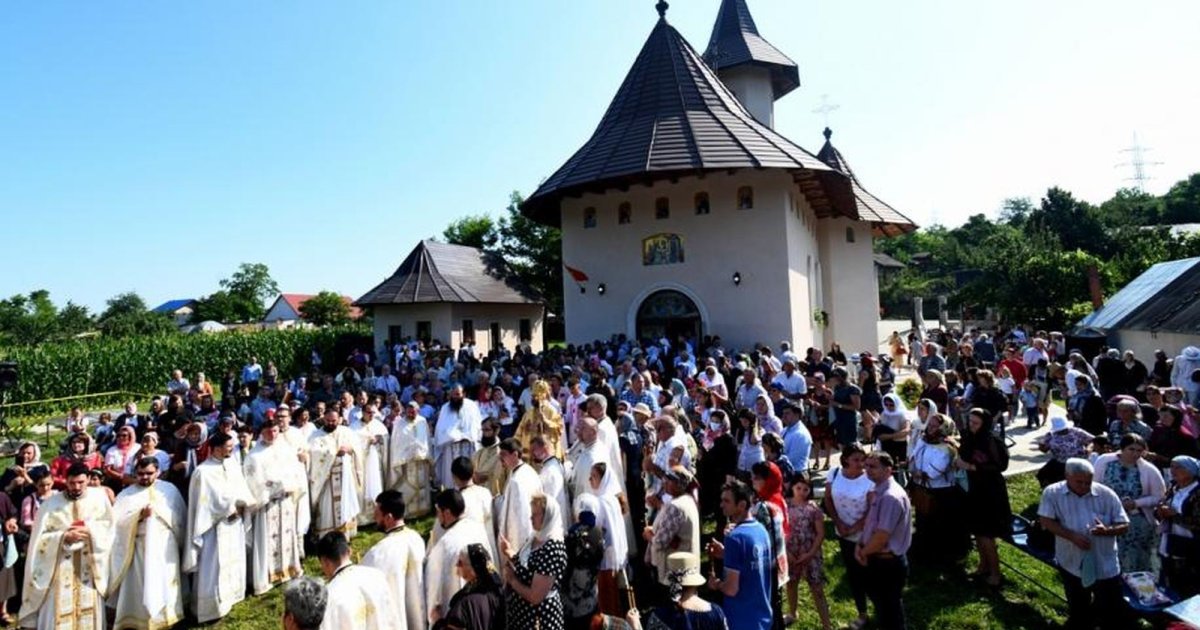 A fost sfințită biserica din Broșteni, Iași