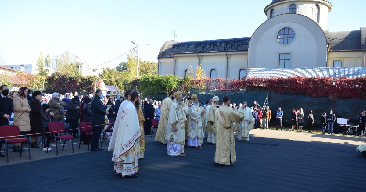 Una dintre cele mai frumoase biserici nou construite în Iași, sfințită ...