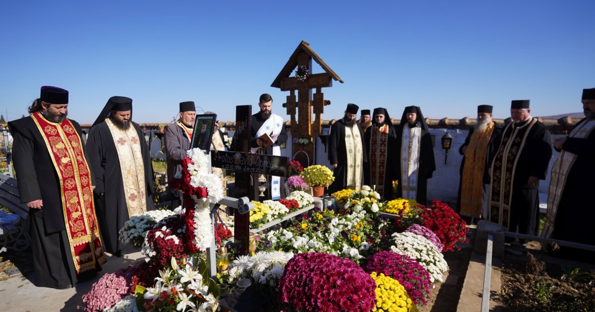 Părintele protosinghel David Oprea pomenit la parastasul de 40 de zile