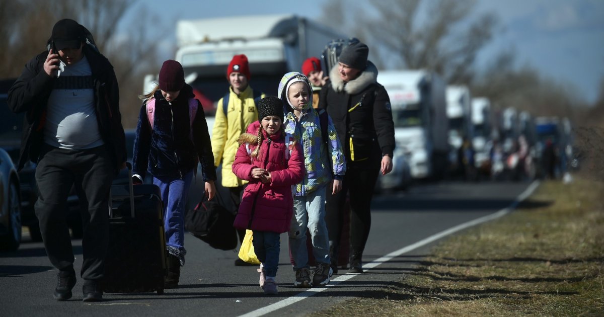 Transport de alimente și spații de cazare pentru refugiați în ...