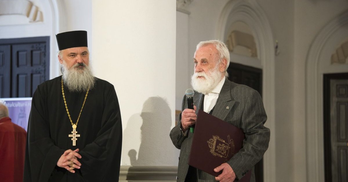 Crucea Moldavă oferită maestrului Ștefan Câlția la Iași