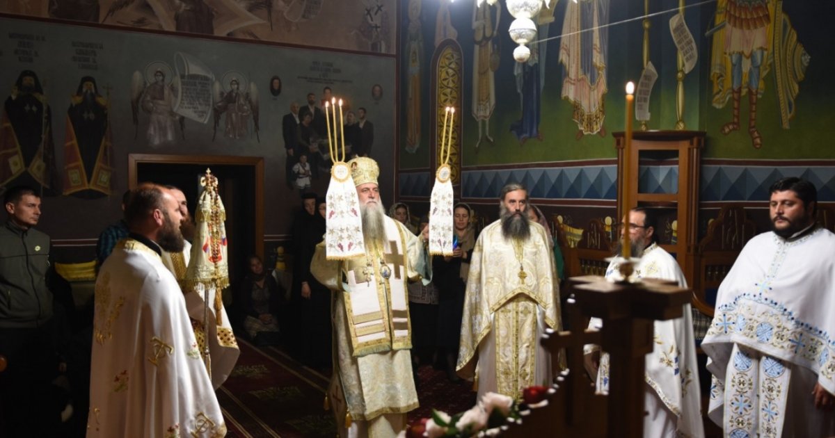 Rânduiala Privegherii la mănăstirea vâlceană Vârful lui Roman
