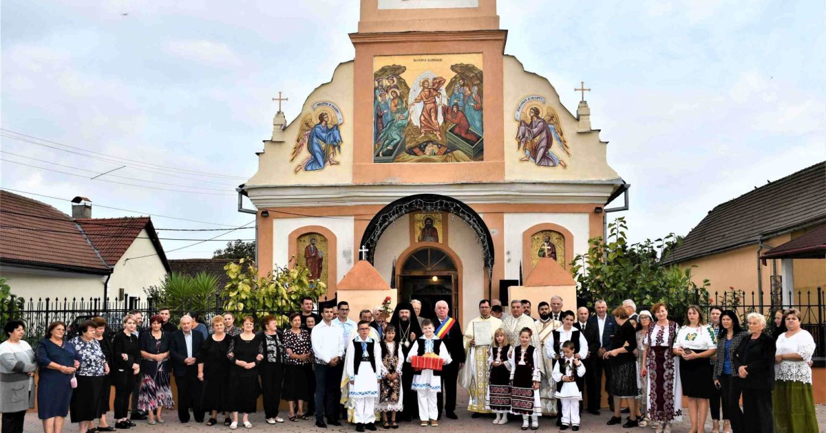 Sfințirea picturii exterioare a bisericii din Valea Timișului