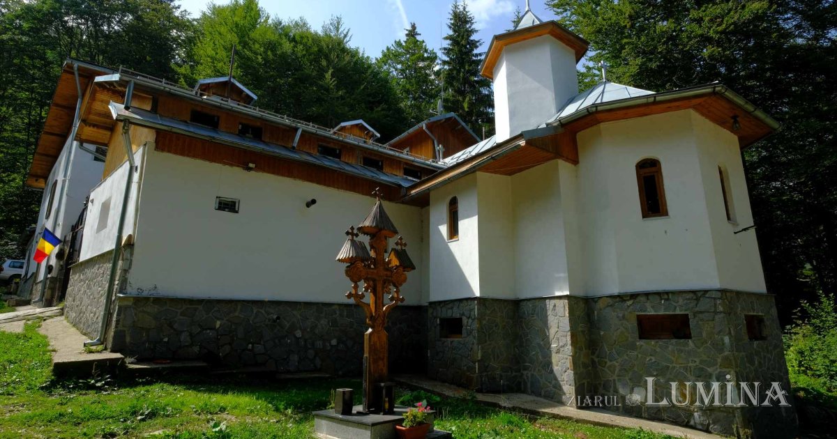 Pridvorul cerului de la Schitul „Sfânta Ana” - Cota 1400 | Poza 9