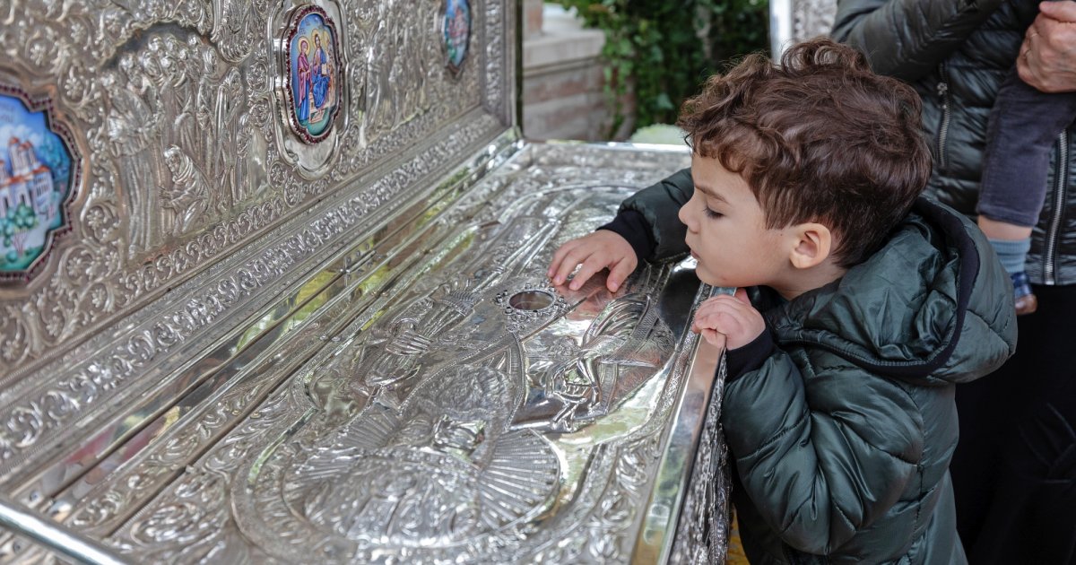 A început pelerinajul la moaștele Sfântului Ierarh Nectarie de la ...