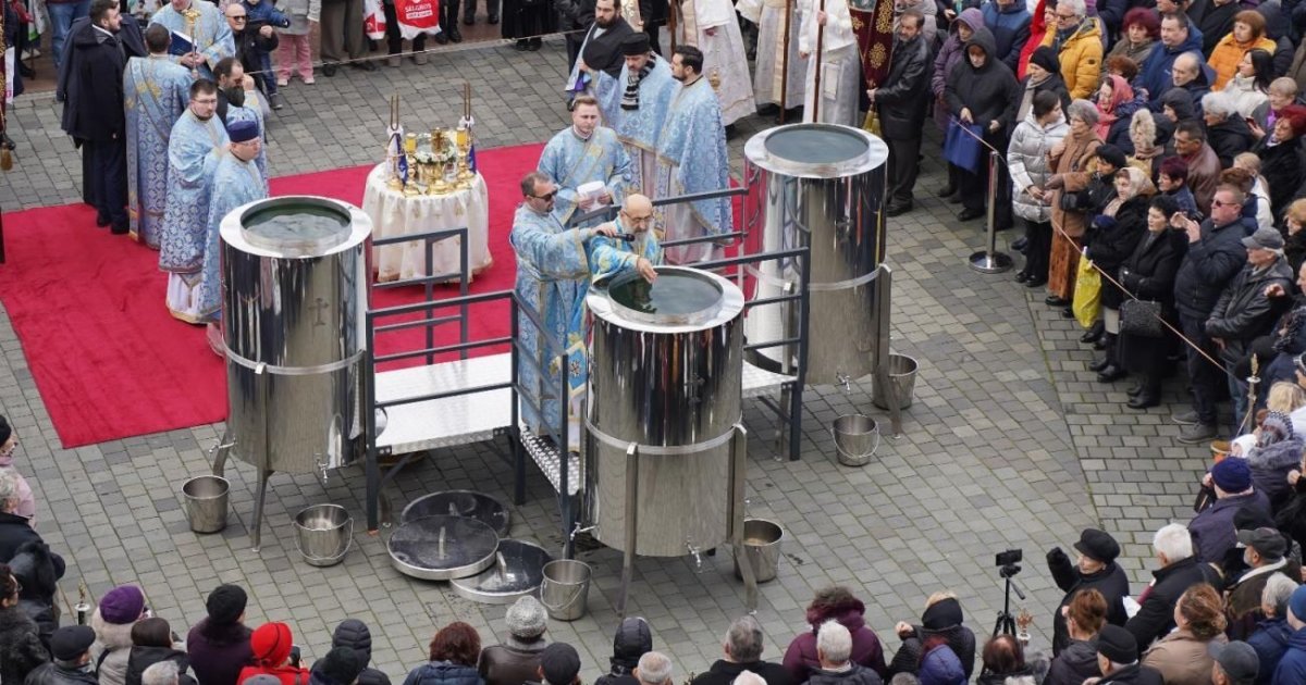 Liturghie arhierească la Catedrala Arhiepiscopală din Alba Iulia