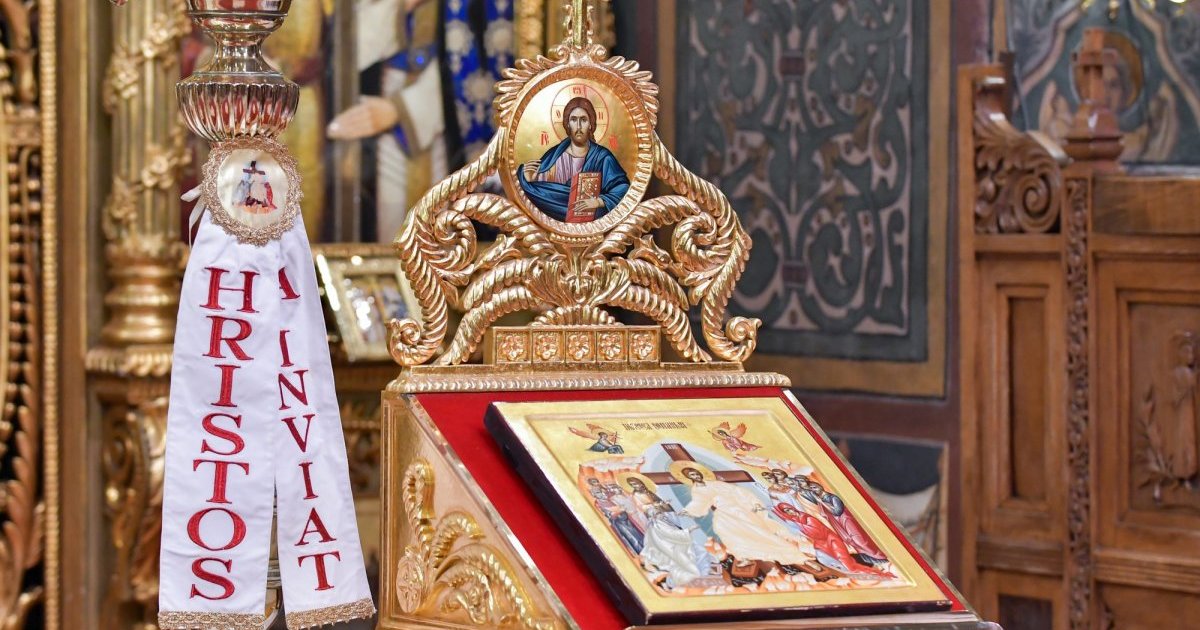 Înviind Iisus din mormânt, ne-a dăruit viață veșnică...