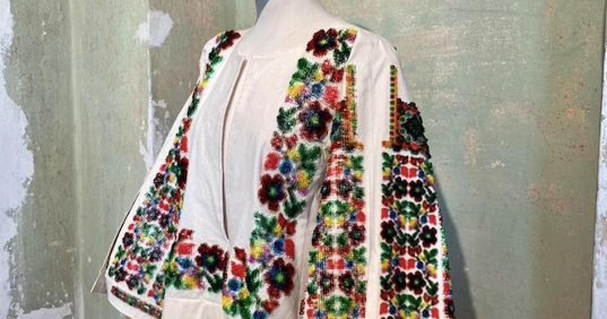 Haine cu motive tradiționale printate 3D, la Romanian Creative Week