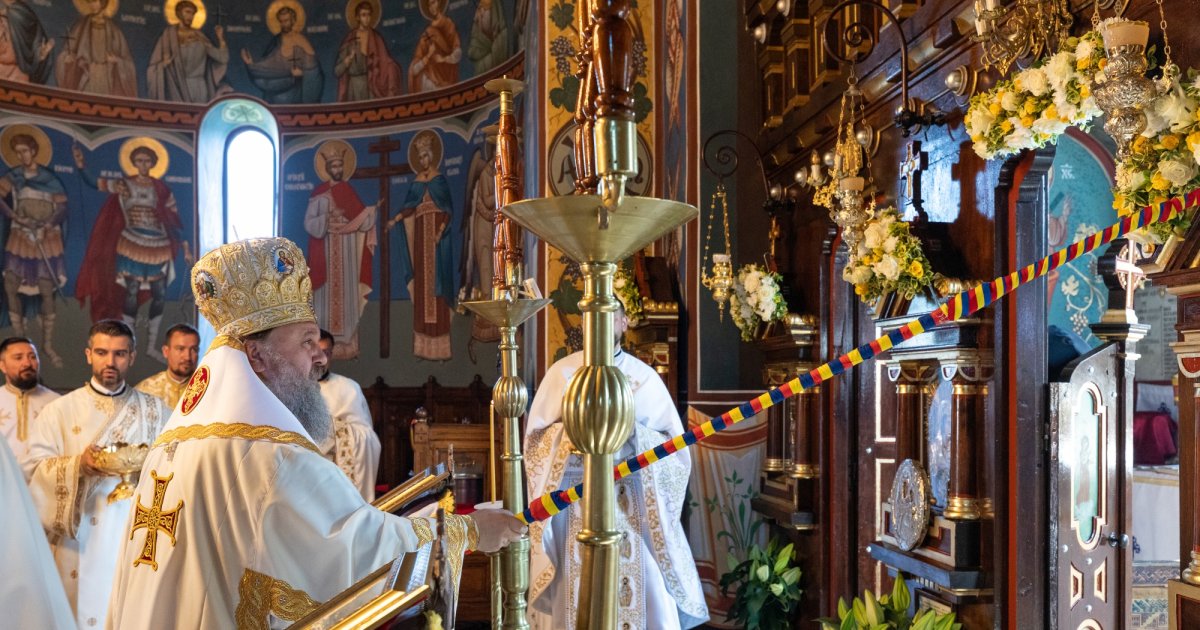 A fost sfințită pictura bisericii parohiei prahovene Gura Văii | Poza 2