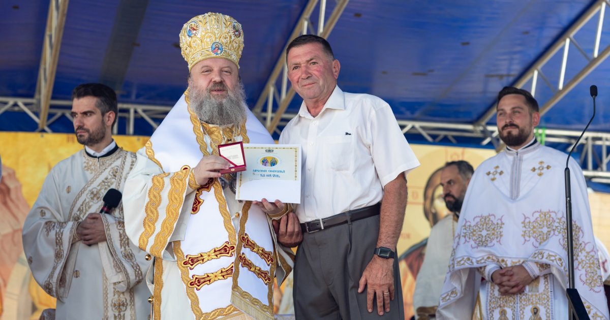 A fost sfințită pictura bisericii parohiei prahovene Gura Văii | Poza 49