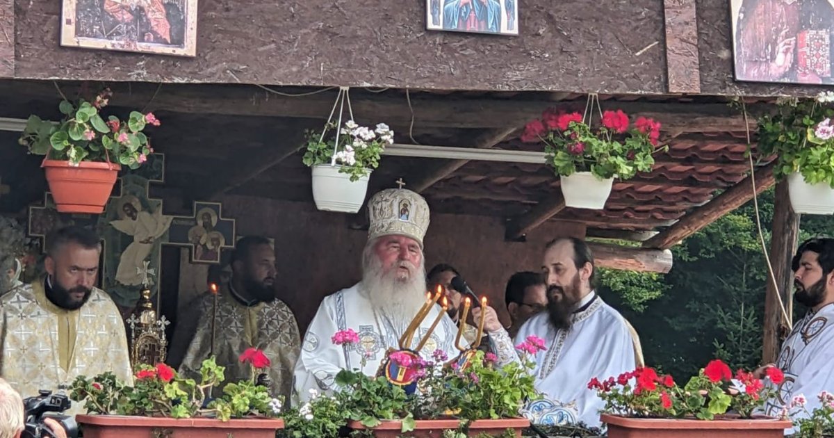 Peste 1.000 de pelerini la hramul Mănăstirii Fârdea din Timiș | Poza 1