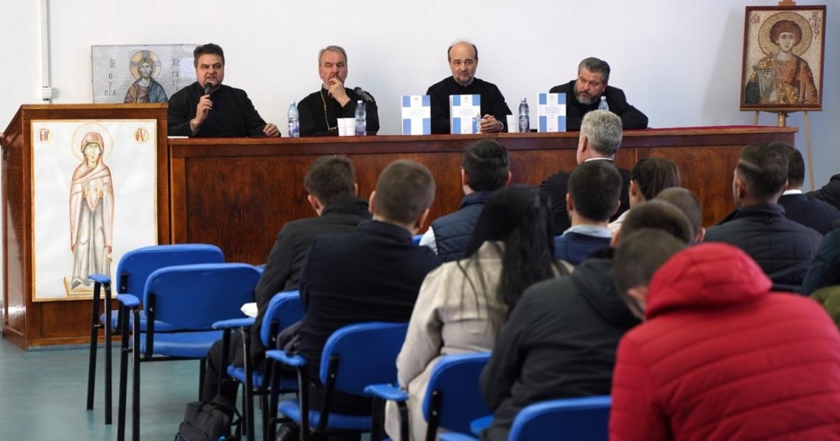 Noul manual de Istorie bisericească universală a fost lansat la Alba Iulia