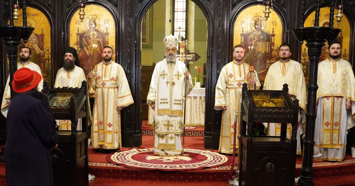 Slujire arhierească la Catedrala Arhiepiscopală din Alba Iulia
