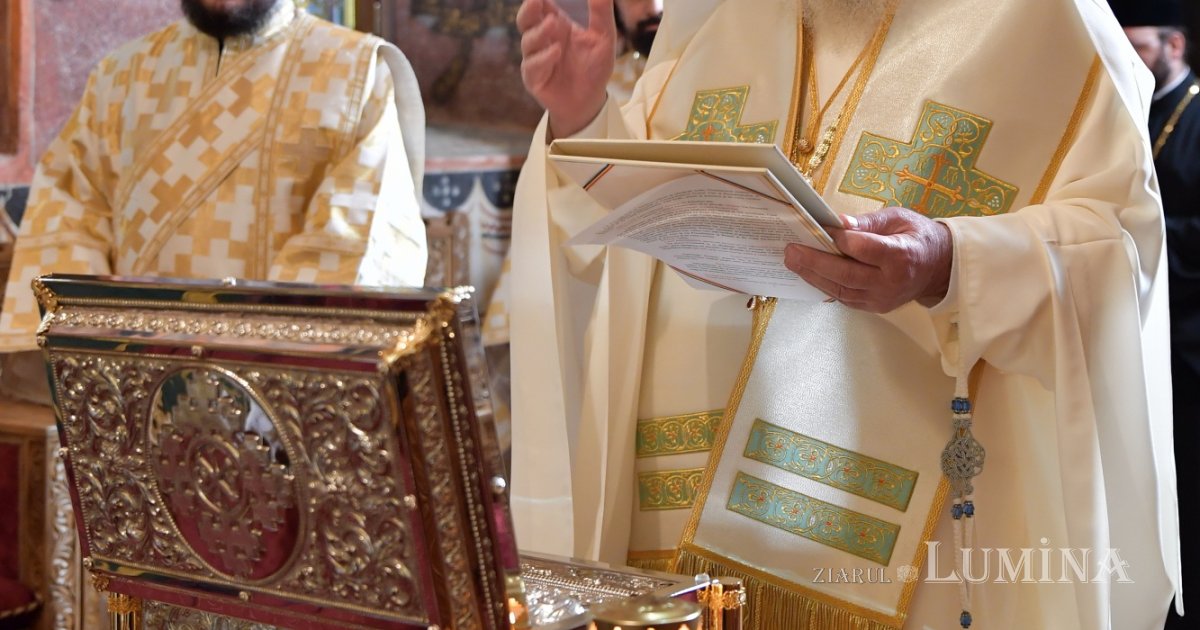 Patriarhul României a sfințit o raclă nouă pentru moaștele unui sfânt ...