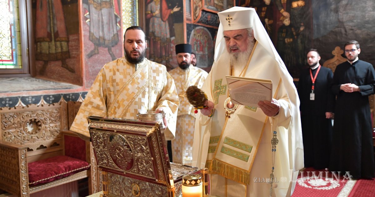 Patriarhul României a sfințit o raclă nouă pentru moaștele unui sfânt ...