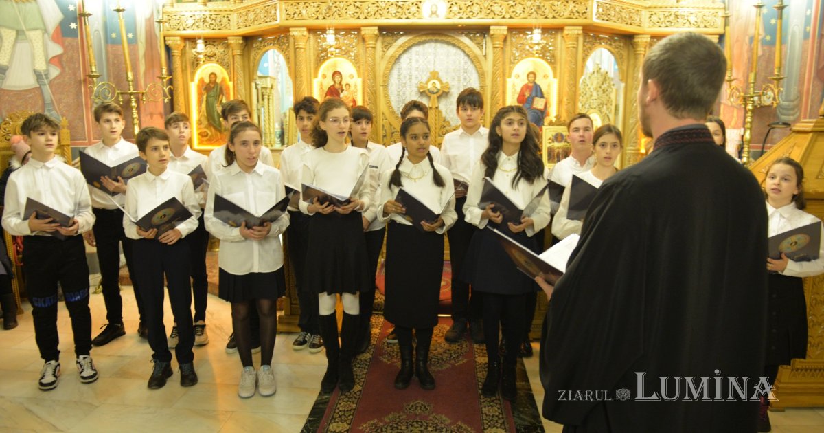 Nașterea Domnului vestită prin colind la Biserica Mărcuța | Poza 4