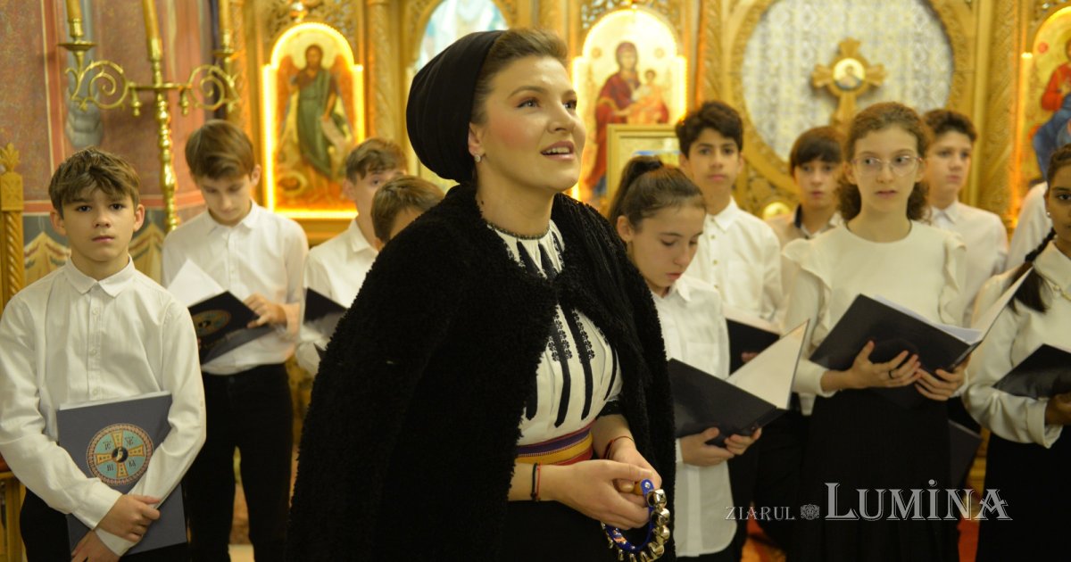 Nașterea Domnului vestită prin colind la Biserica Mărcuța | Poza 10