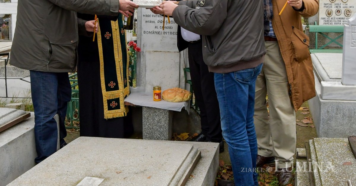 Filantropul și omul de stat Vasile Stroescu a fost pomenit la mormântul ...