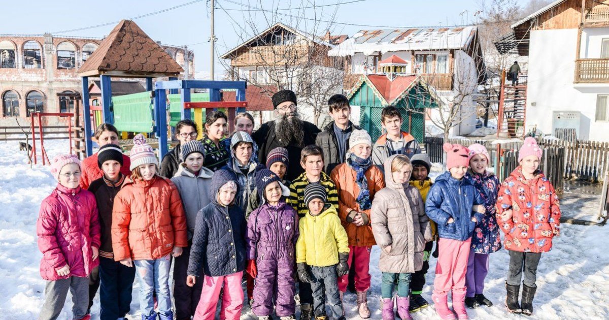 Daruri de la Brașov pentru copiii de la Valea Plopului