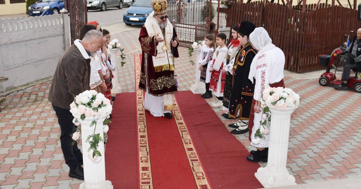 Vizită arhierească într-o parohie din Protopopiatul Hotarele