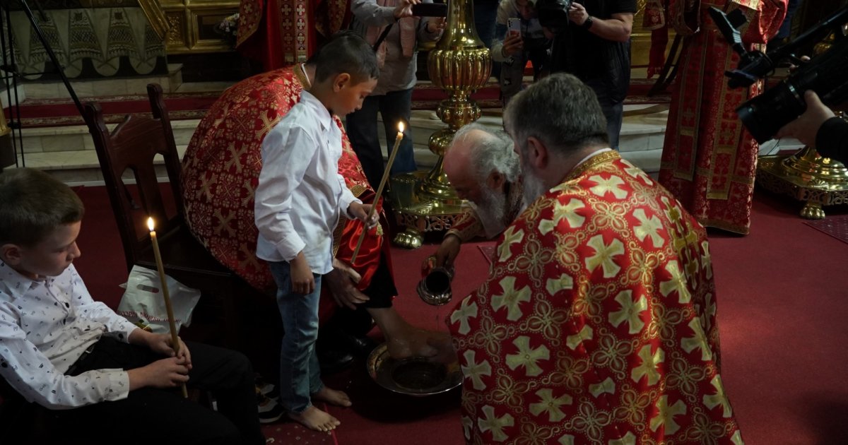 Rânduiala spălării picioarelor pentru 12 „mici ucenici” din județul Galați