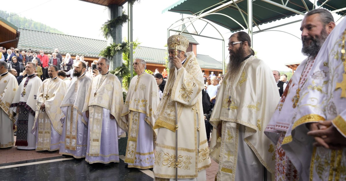Slujiri arhiereşti în comunităţi braşovene de Sfintele Paşti