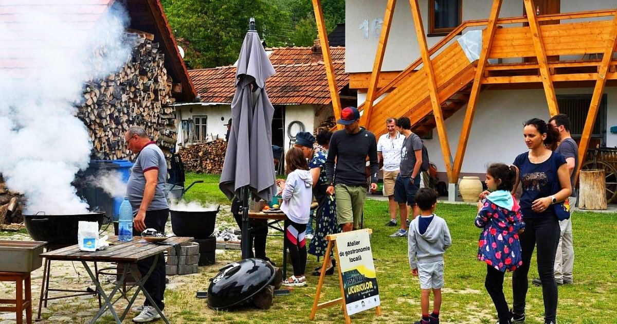 Festivalul Licuricilor în „Oltenia de sub Munte”