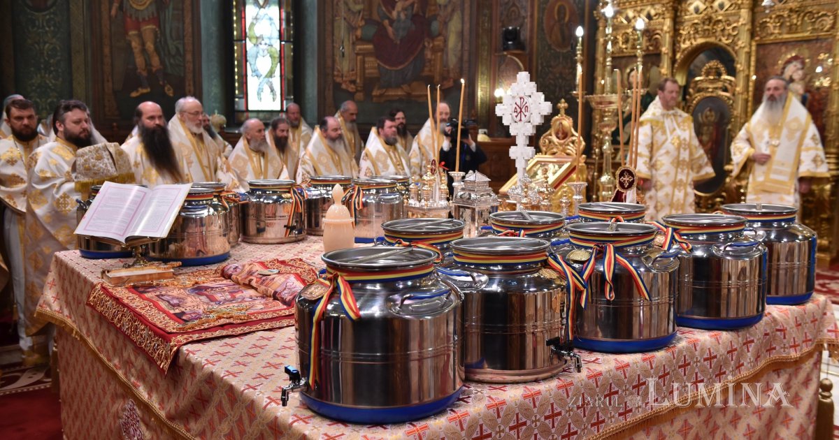 Sfințirea Marelui Mir - moment sfânt şi solemn al Centenarului ...