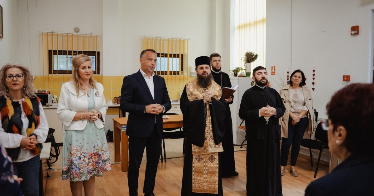 Vizită arhierească la Centrul de zi pentru vârstnici „Tinerețe fără ...