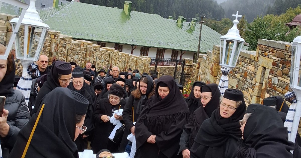Chip al iubirii neapuse - stavrofora Macrina Toderuț, stareță și ...