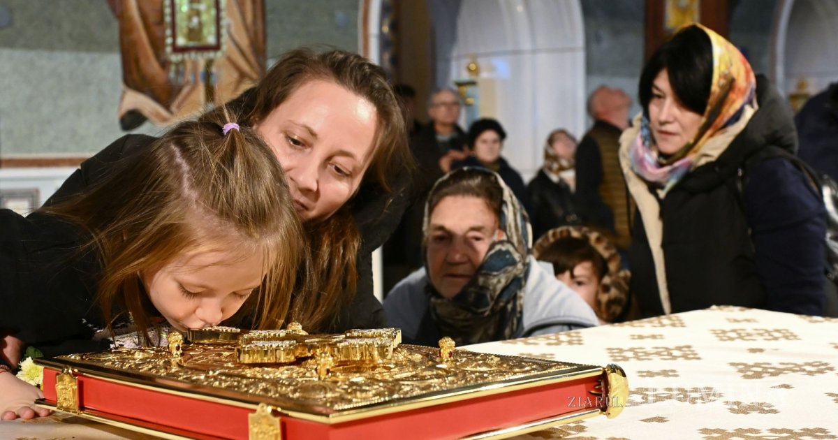 Prelungirea programului de închinare prin Sfântul Altar al Catedralei ...