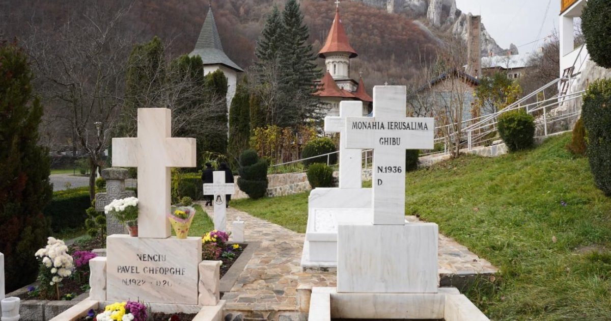 Înmormântarea maicii Ierusalima Ghibu la Mănăstirea Râmeț | Poza 21