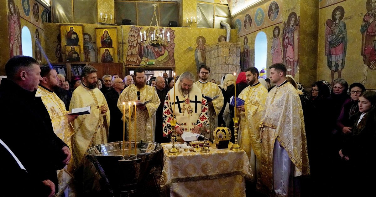 Liturghie baptismală și sfințire de clopotniță la Deleni, Iași