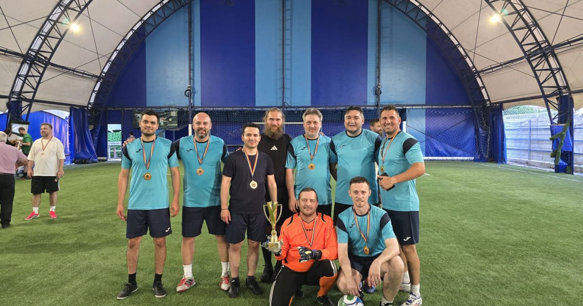 Campionatul de fotbal al clericilor din Arhiepiscopia Bucureştilor, la ...