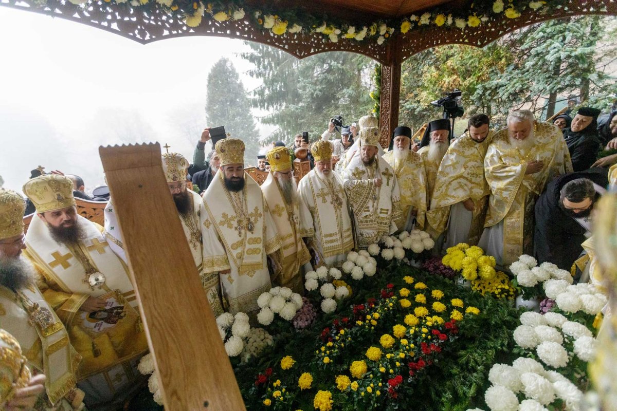 Proclamarea canonizării Sfântului Mărturisitor Arsenie la Mănăstirea ...