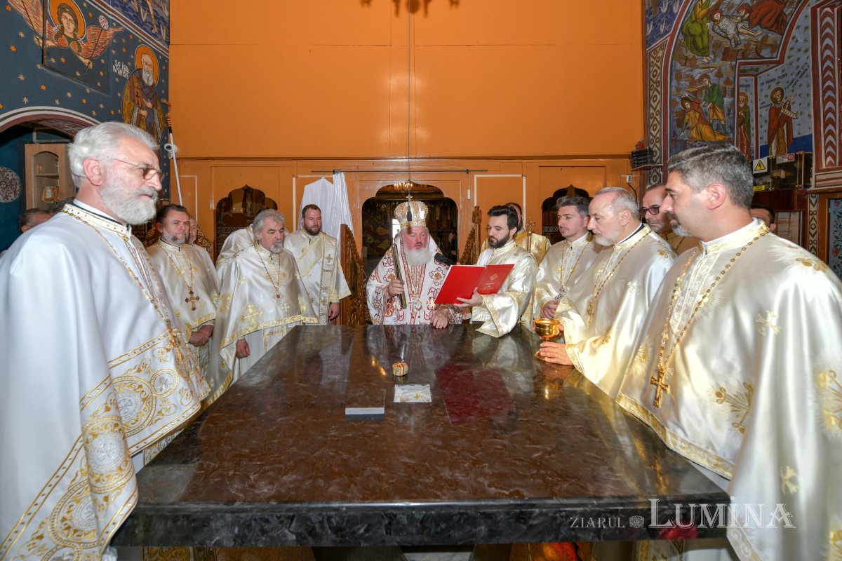 Sfințirea bisericii Parohiei Parc Ghencea din Capitală | Poza 6